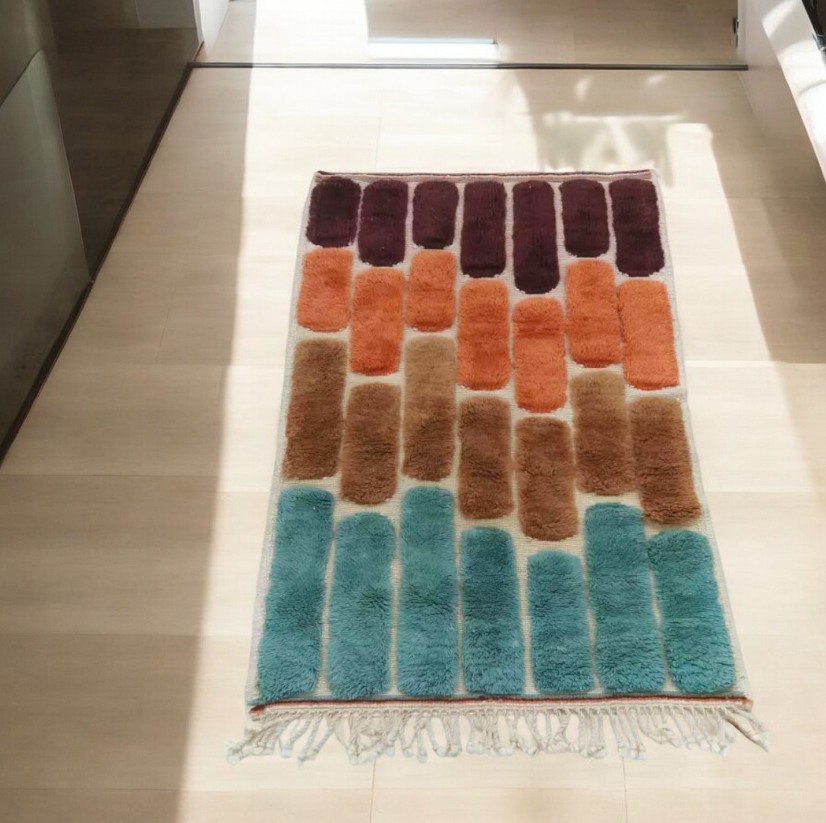 Tapis contemporain design du Maroc - motifs pavés de couleur
